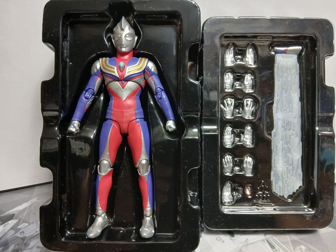 真骨彫　ウルトラマンティガ　ウルトラマンダイナ