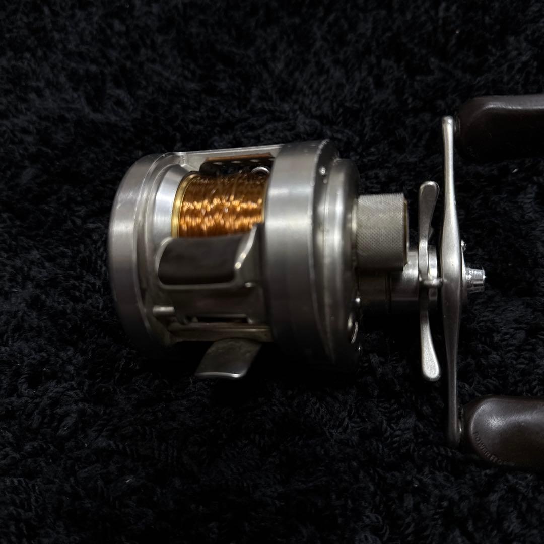 SHIMANO CALCUTTA CONQUEST 200DC カルカッタ