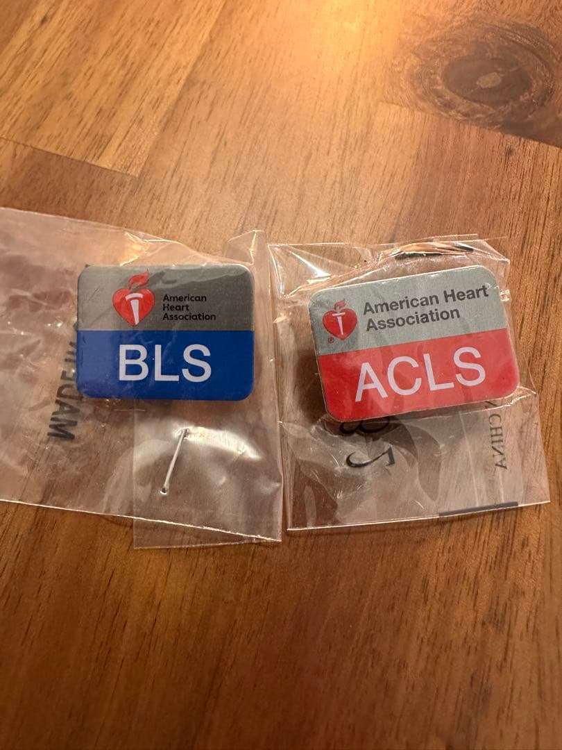 新品未使用　ACLS BLS ピンバッジ