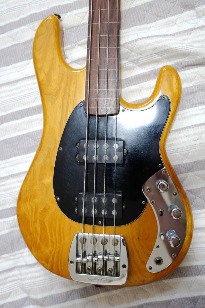 限定！【プレアーニー】MusicMan Sabre Fretless