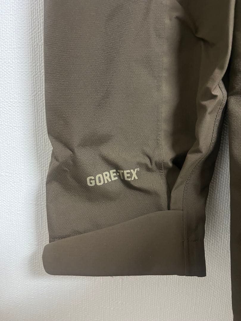 BURTON [ak] GORE-TEX 3レイヤーフーバージャケット ブラウン