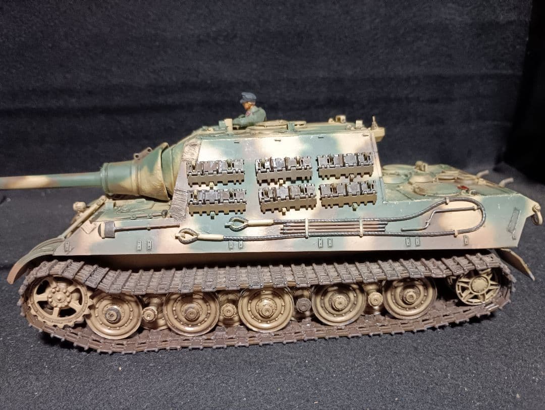 ドラゴン1/35ヤクートタイガー完成品