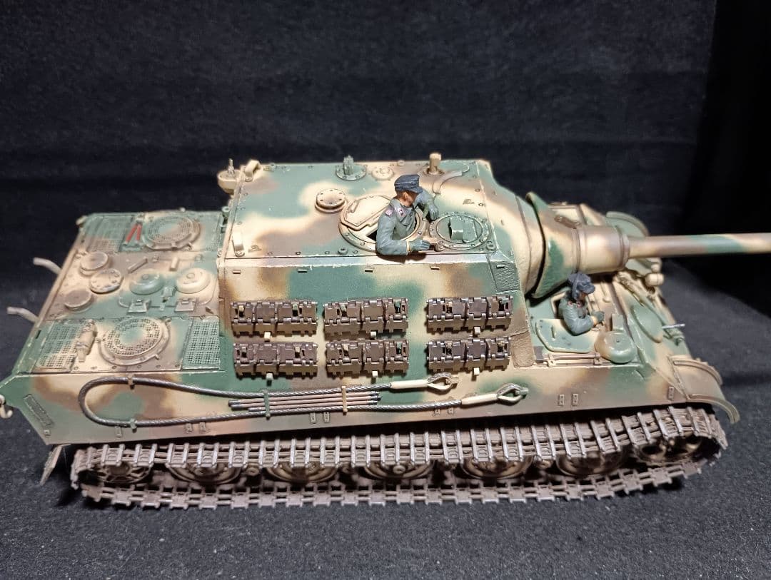 ドラゴン1/35ヤクートタイガー完成品
