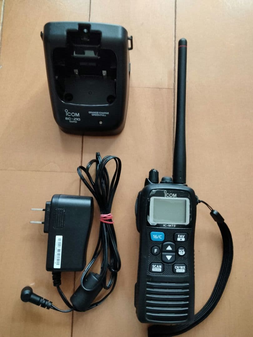 ICOM IC-M73J トランシーバー 充電器とシガーソケット電源ケーブル付き