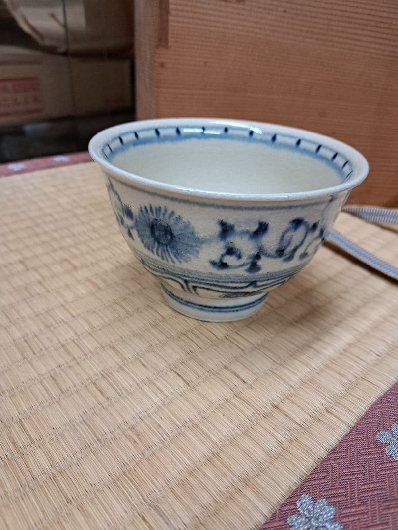 青白磁 花模様 数茶碗 木箱付き　十客