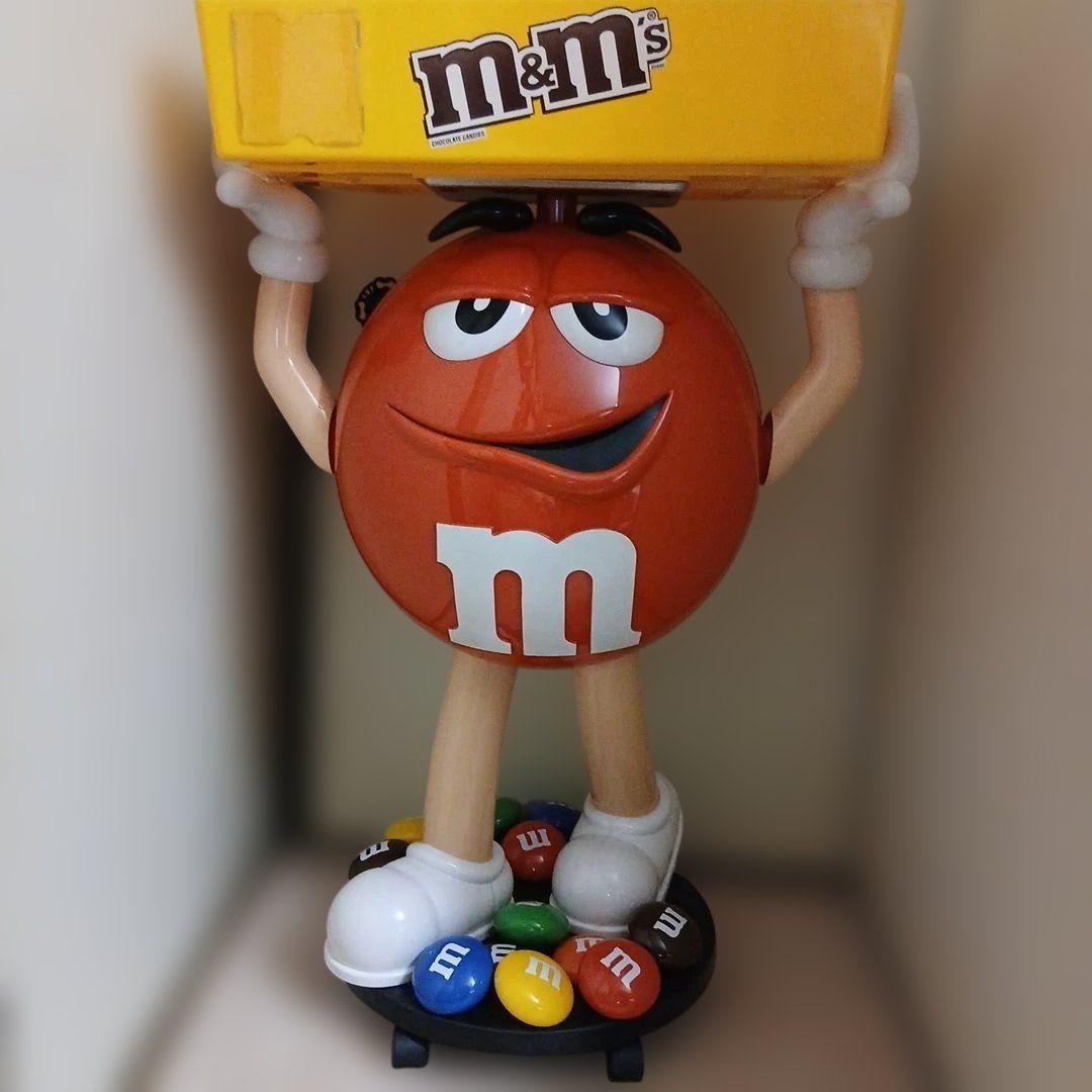 m&m's　エムアンドエムズ　レッド　特大ディスプレイ