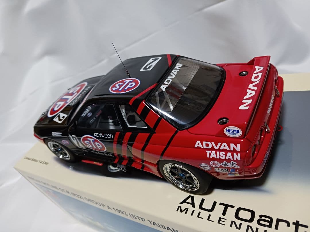 ミニカー AUTOart NISSAN SKYLINE GT-R (R32)
