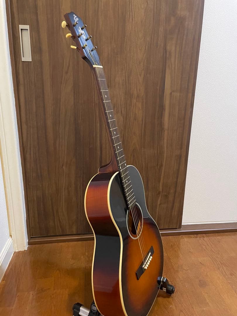 The Loar LO-215-SN (中古)