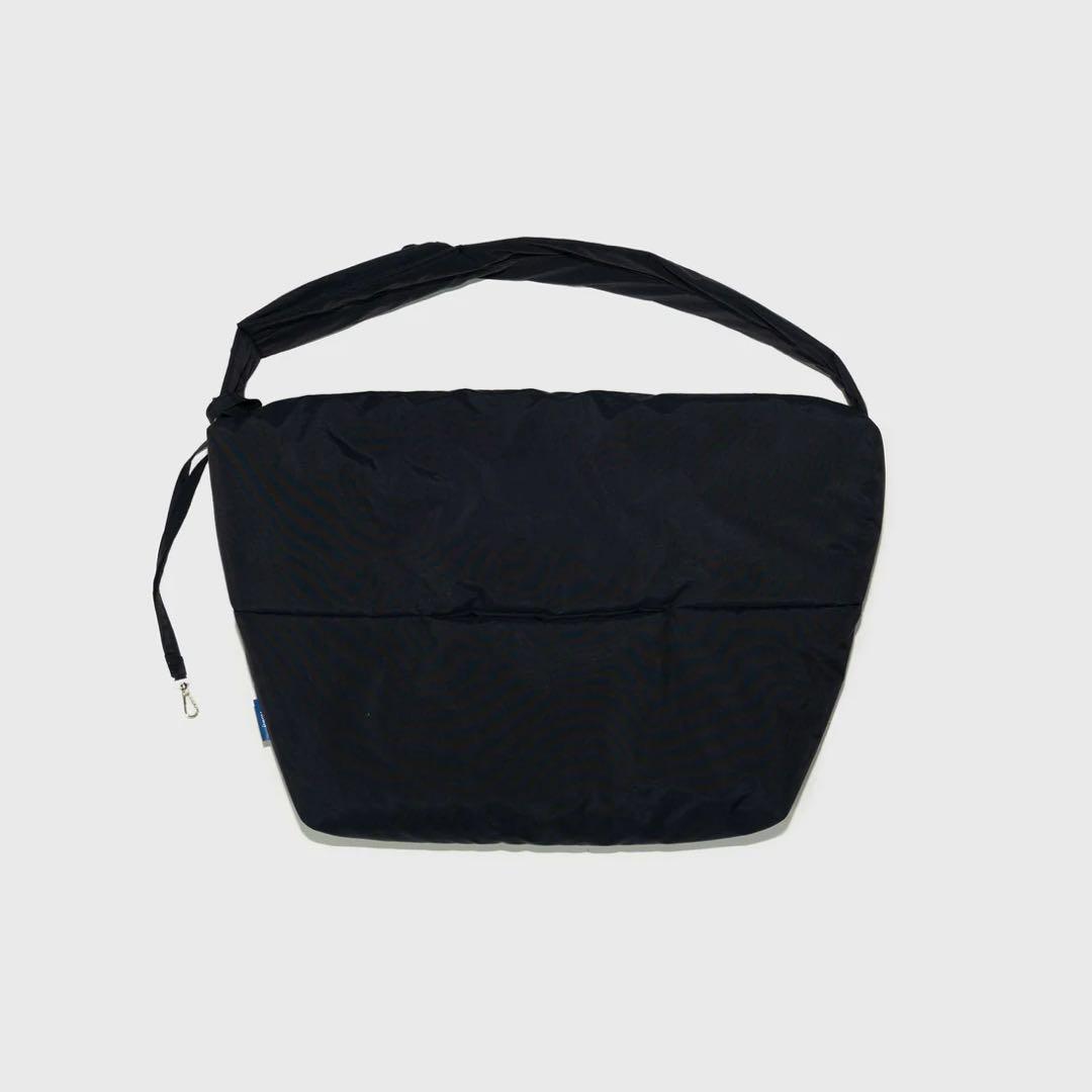 Howly Puff Sling Bag 黒　ハウリー　スリング