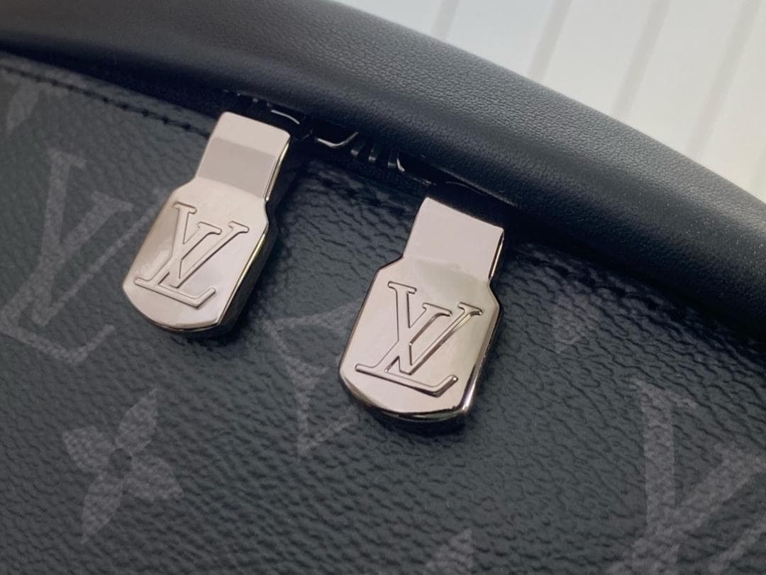 LOUIS VUITTON 黒 ショルダーバッグ