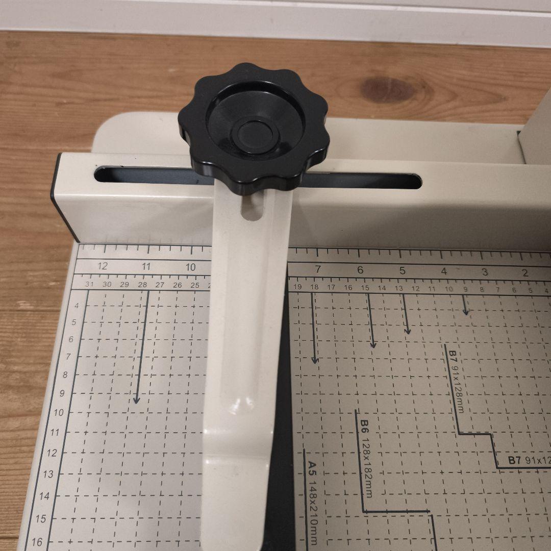ダイシン商業　DS-858A4 17kg 裁断機　ペーパーカッター