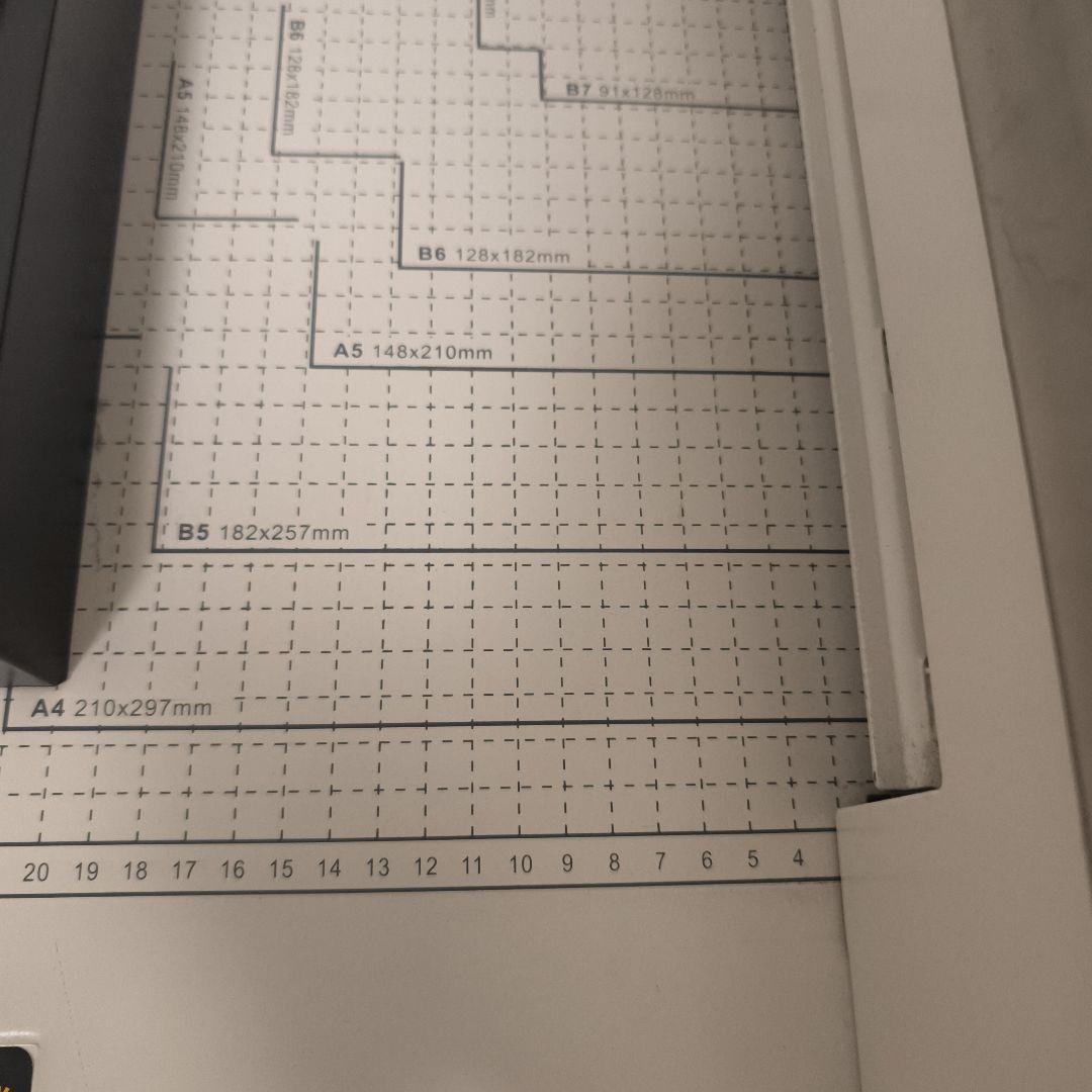 ダイシン商業　DS-858A4 17kg 裁断機　ペーパーカッター
