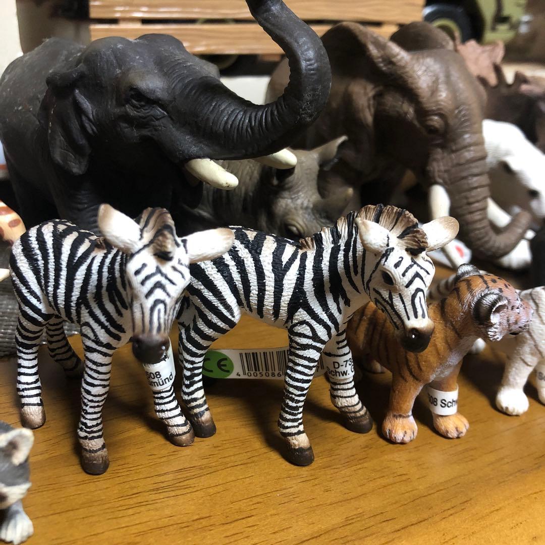 シュライヒ(Schleich) フィギュア　33体+トラック1台セット その他3