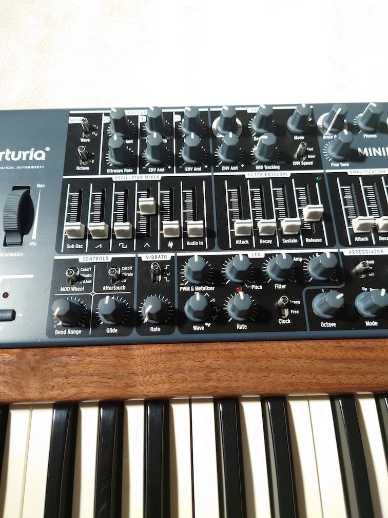 Arturia MiniBrute アナログシンセサイザー