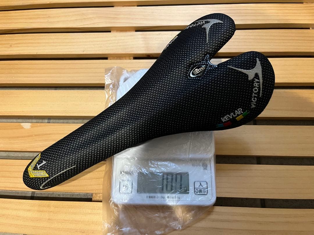 セラサクセス　SELLE SUCCESS ロードバイク　ピスト　軽量サドル