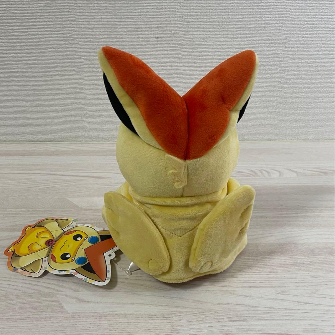 【新品未使用】ポケモンセンター ビクティニのポンチョを着たピカチュウ ぬいぐるみ