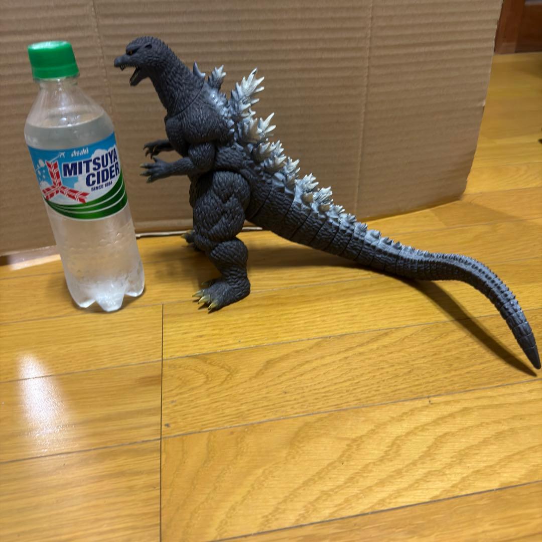 ゴジラフィギュア