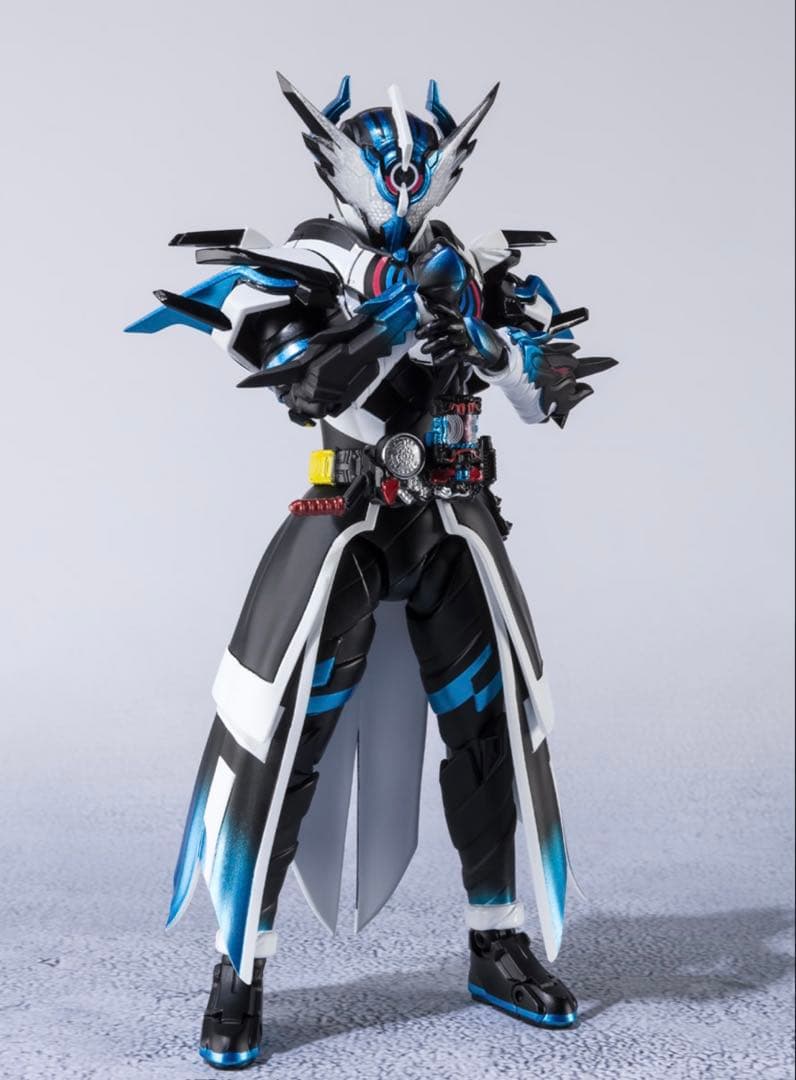 shフィギュアーツ 仮面ライダービルド ジーニアスフォーム クローズエボル