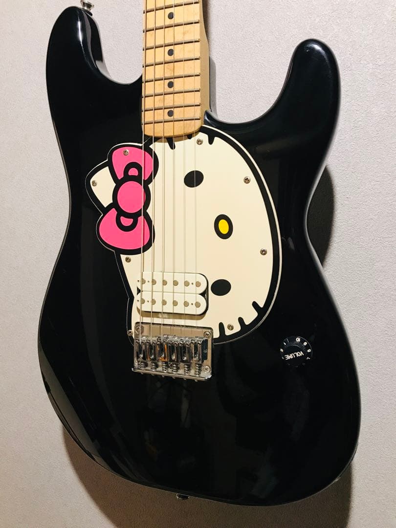 値下げ‼️超レア‼️ブラックのSquier ストラトキャスター ハローキティデザイン
