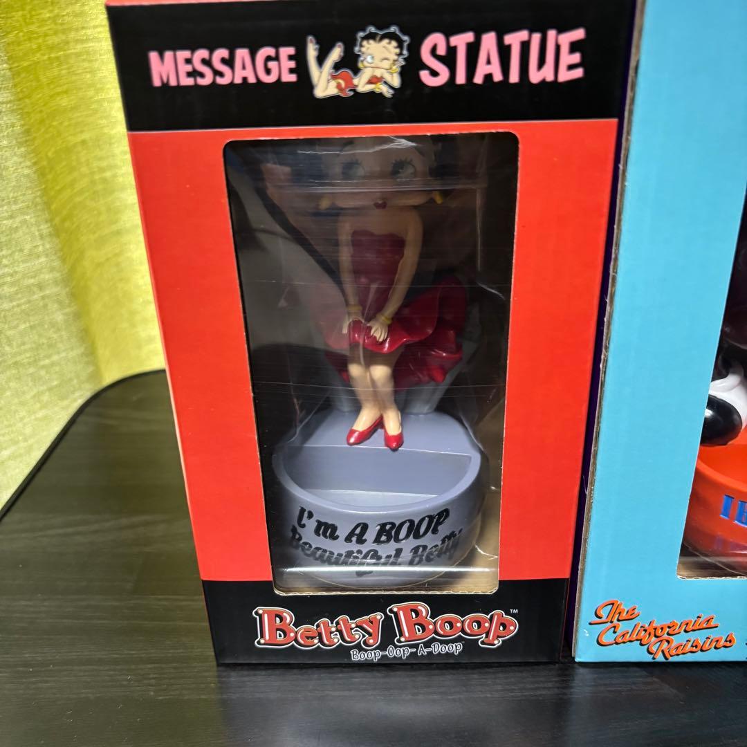 メッセージスタチュー　3体　MESSAGE RESIN TRAY STATUE