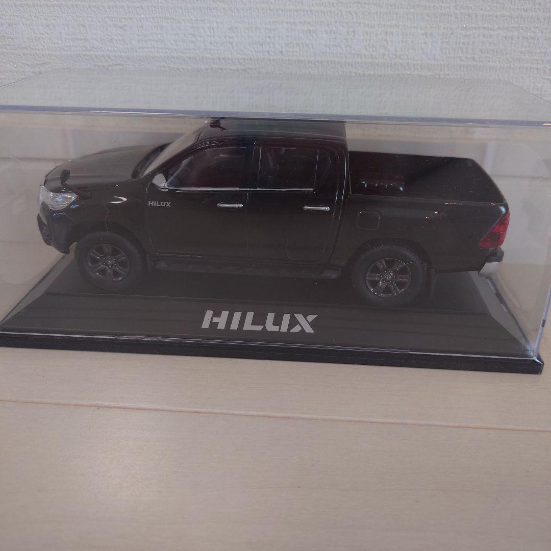 HILUX 1/30スケール 黒モデルカー