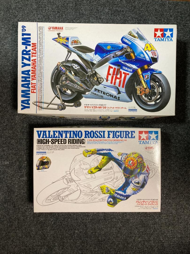 TAMIYA YAMAHA YZR-M1 '09 & ロッシフィギュア