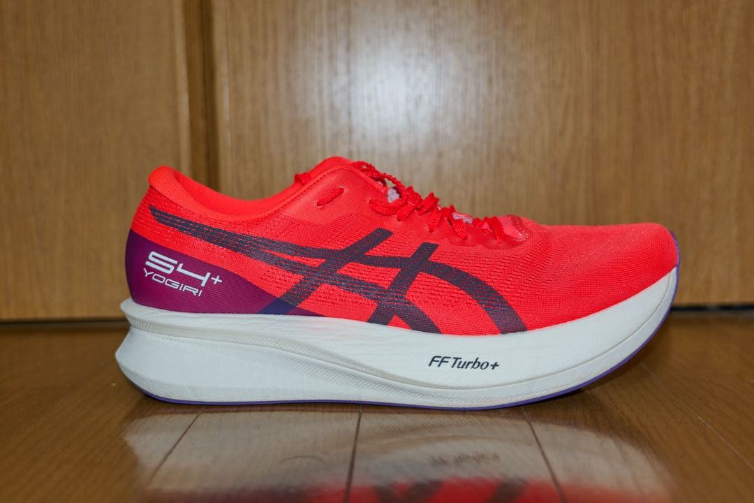 【美品】28cm・asics ランニング s4+ yogiri