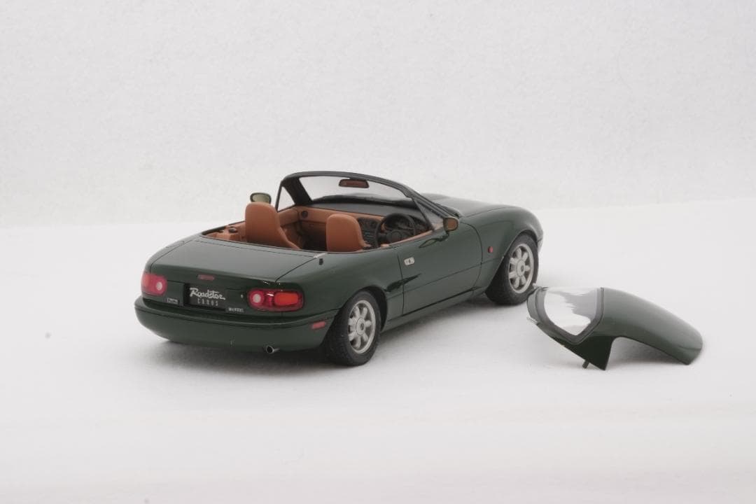 タミヤ1/24 スポーツカーシリーズ No.85ユーノスロードスター完成品