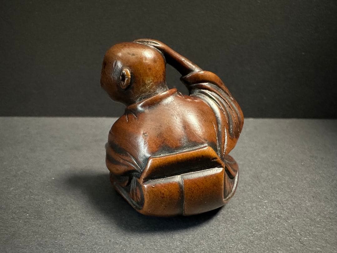 【根付(netsuke)】人物の根付　友重　木製　江戸時代