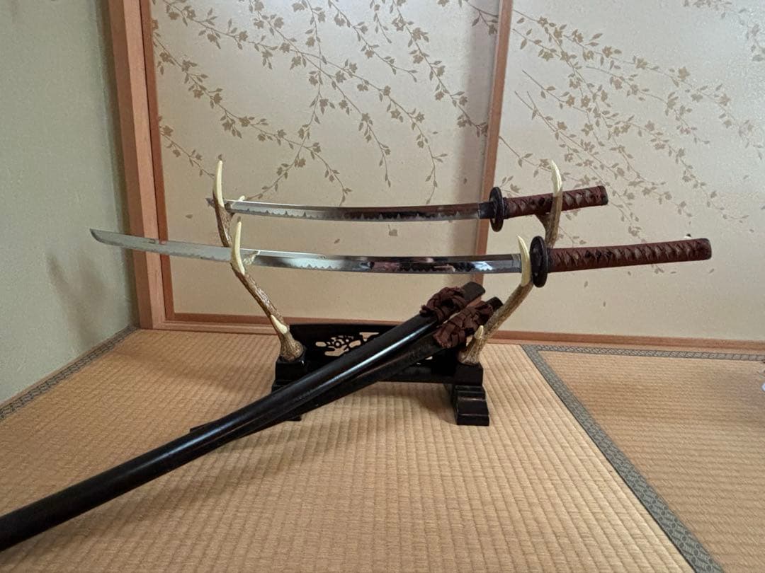 日本刀（模造刀）2本セット　刀置き付きJapanese sword,