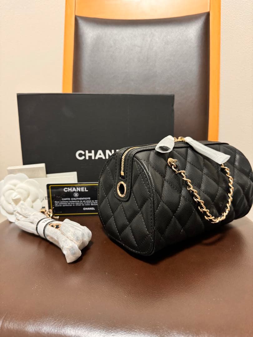 CHANEL チェーンショルダーバック　2WAY キャビアスキン
