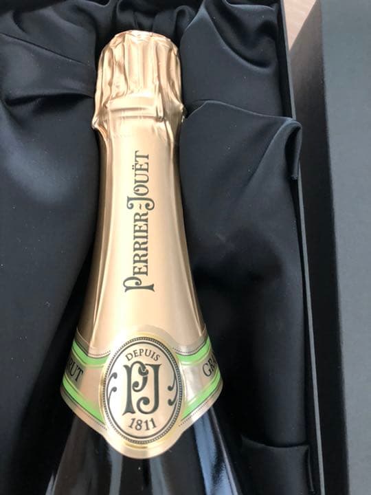 CHANEL箱入りperrierjouet
