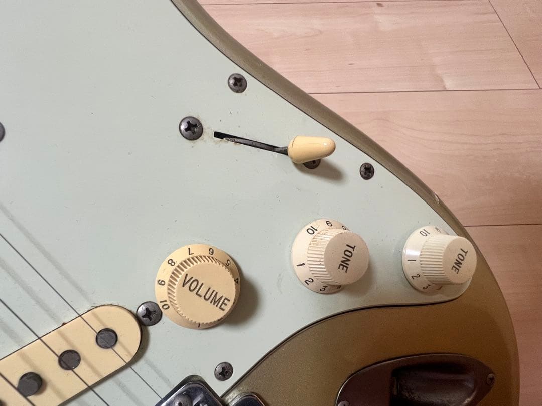 Fender Japan Stratocaster ゴールド