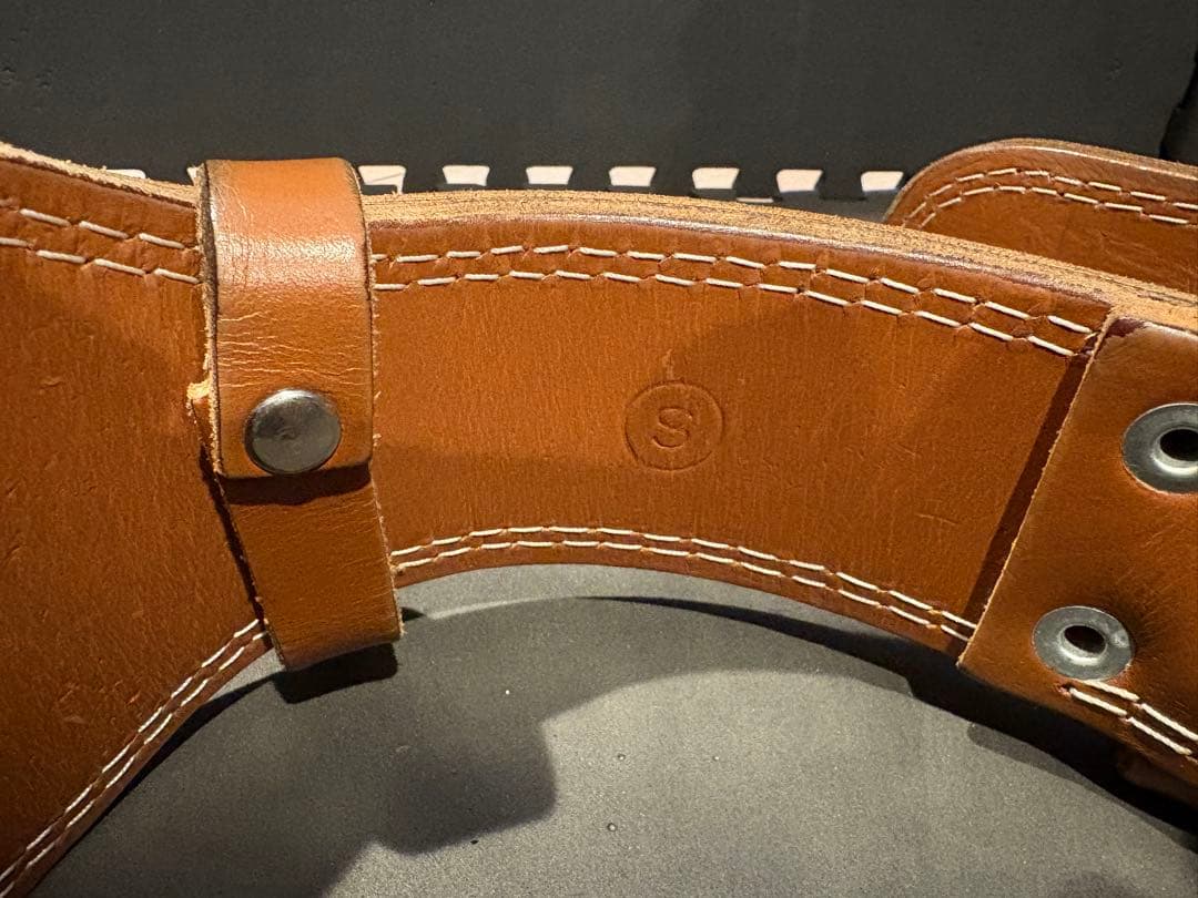 GOLD'S GYM プロレザー トレーニングベルト　 Sサイズ