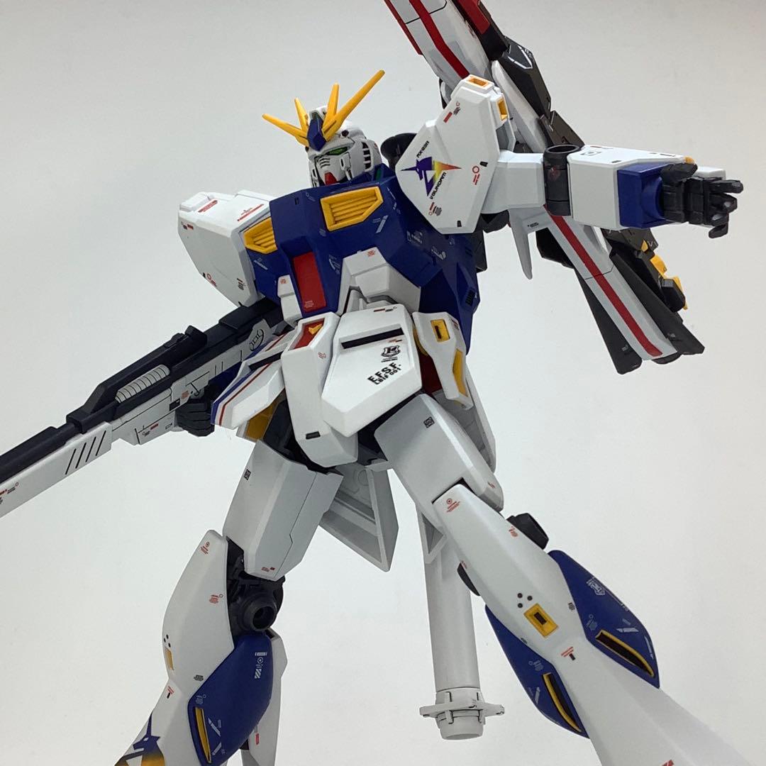 ガンダムベース限定 EG RX-93ff νガンダムの塗装済完成品