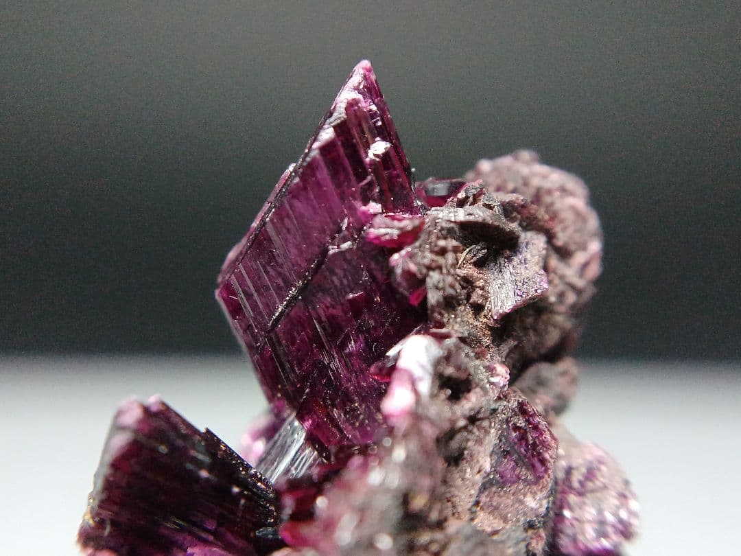 だいき　エリスライト　原石　コバルト華　鉱物標本