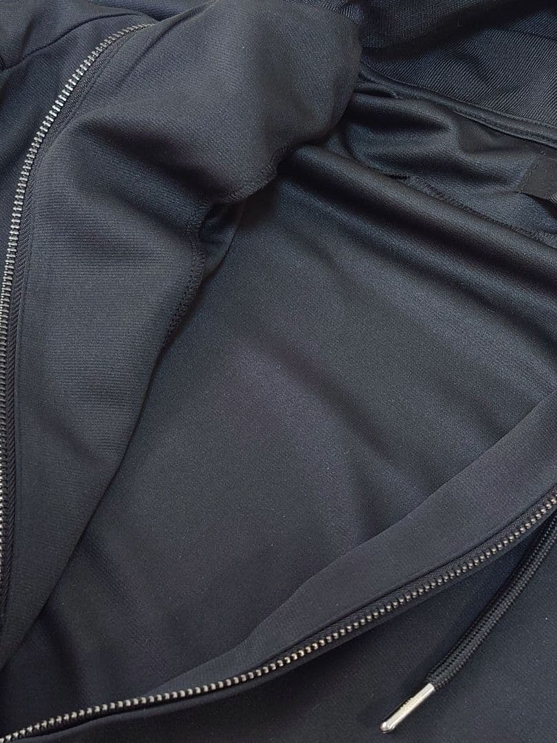 新品Lサイズ セットアップ ラインロゴ ウノピゥウノウグァーレトレ リラックス