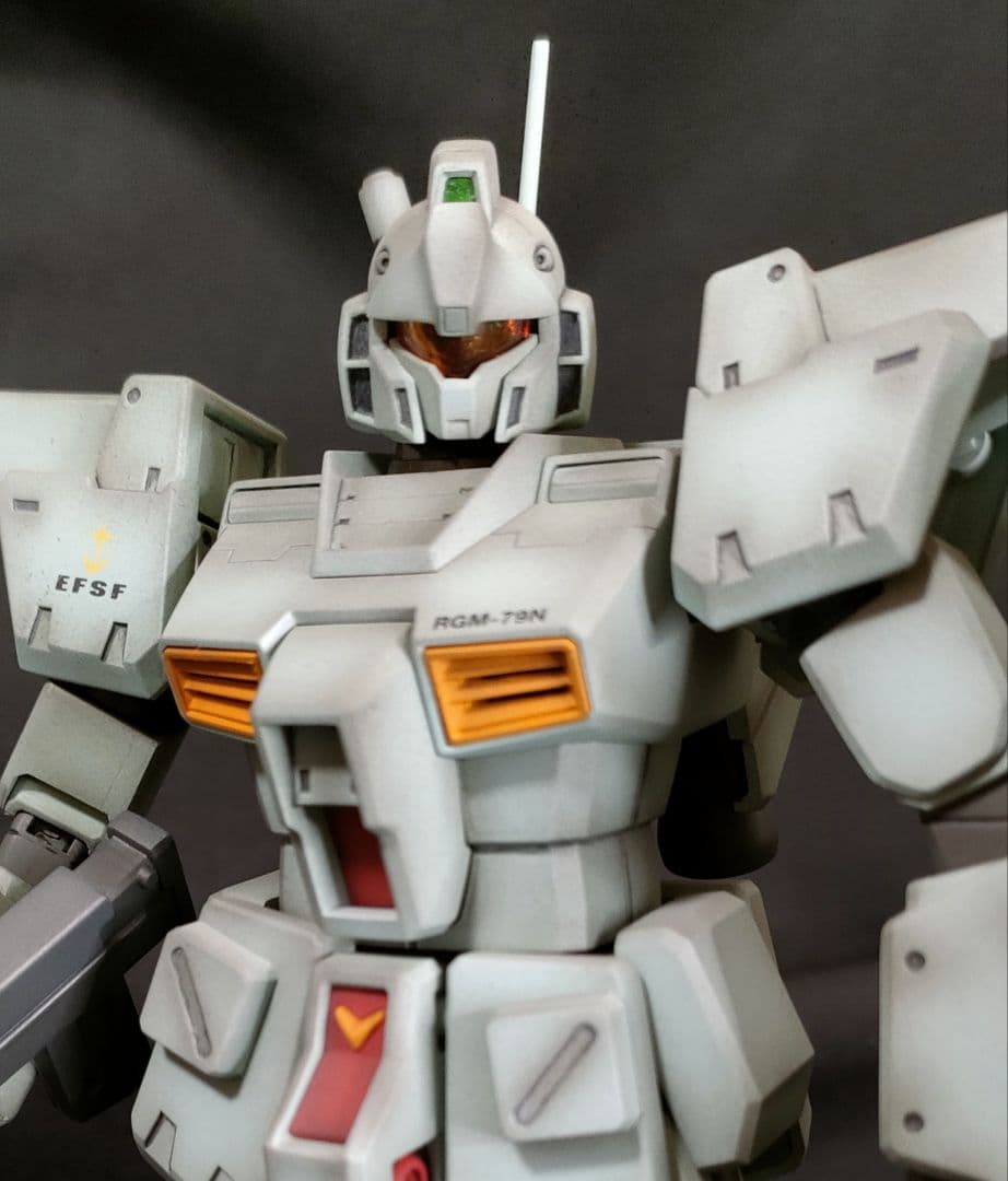 ガンプラ 塗装済 完成品 MG 1/100 RGM-79N ジムカスタム