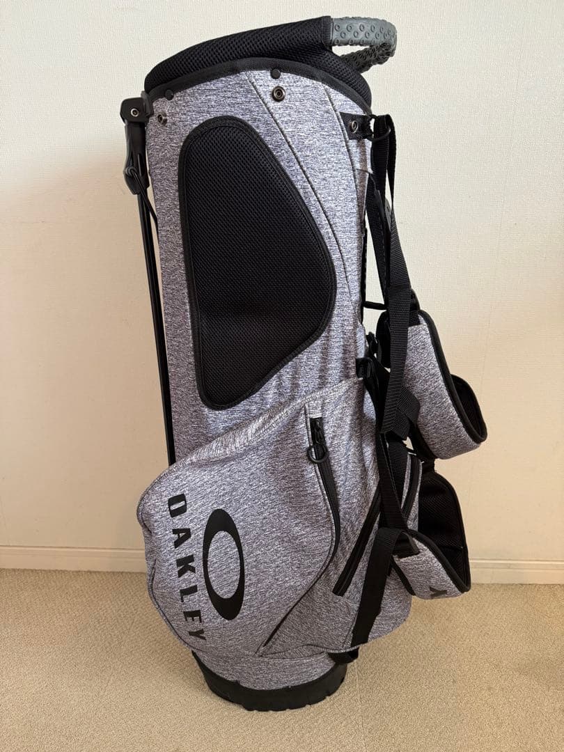 【早い者勝ち】OAKLEY グレー キャディバッグ　スタンド式