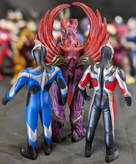 ウルトラマンコスモス＆登場怪獣・宇宙人（バンダイ）ソフビ１７体セット