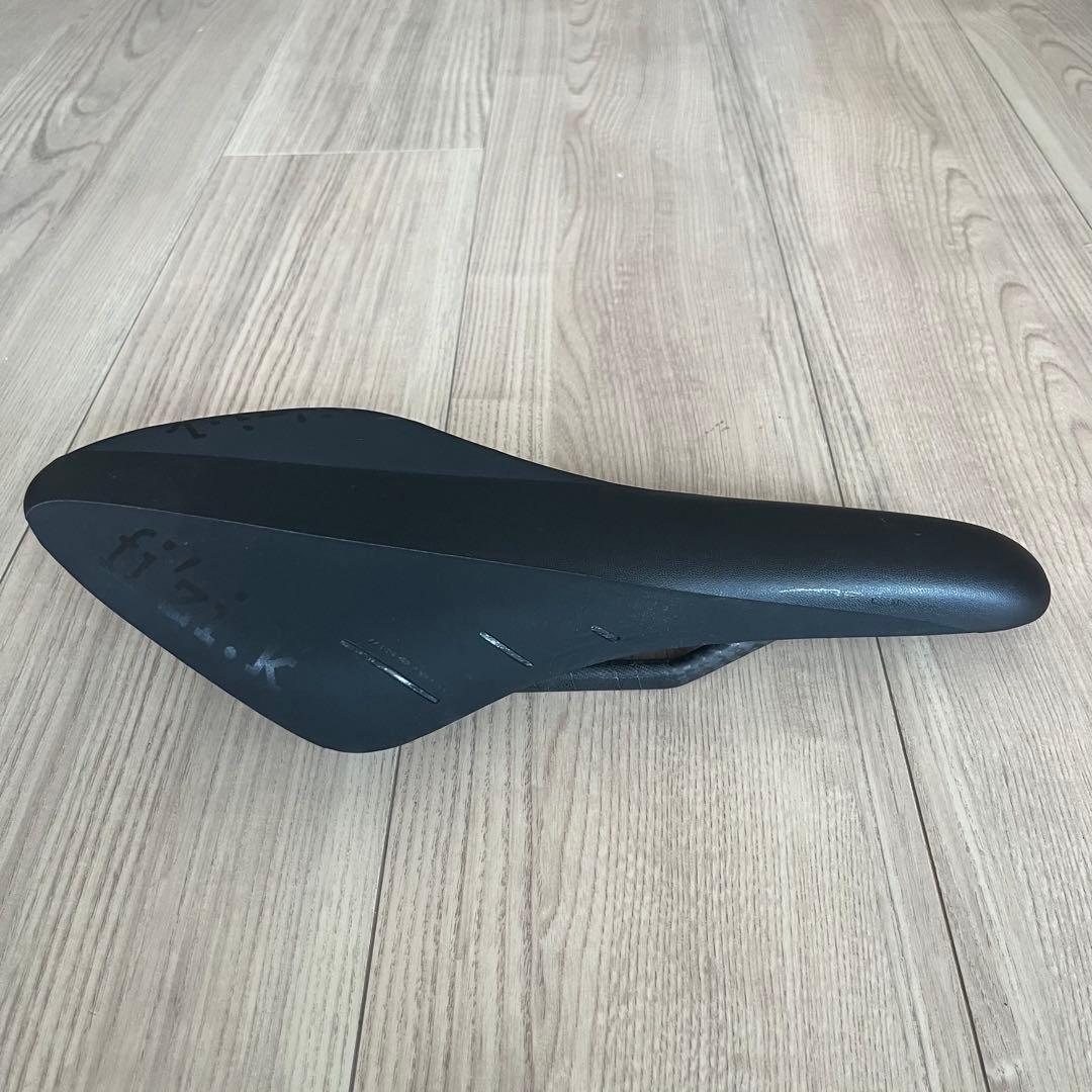 美品 Fizik Arione R1 レギュラー カーボン