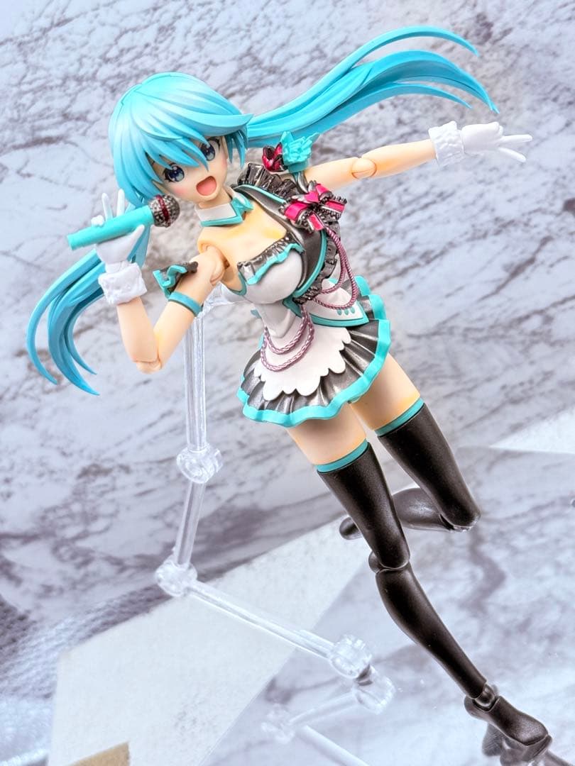 づ*し様 30ms 初音ミクっぽく　全塗装完成品
