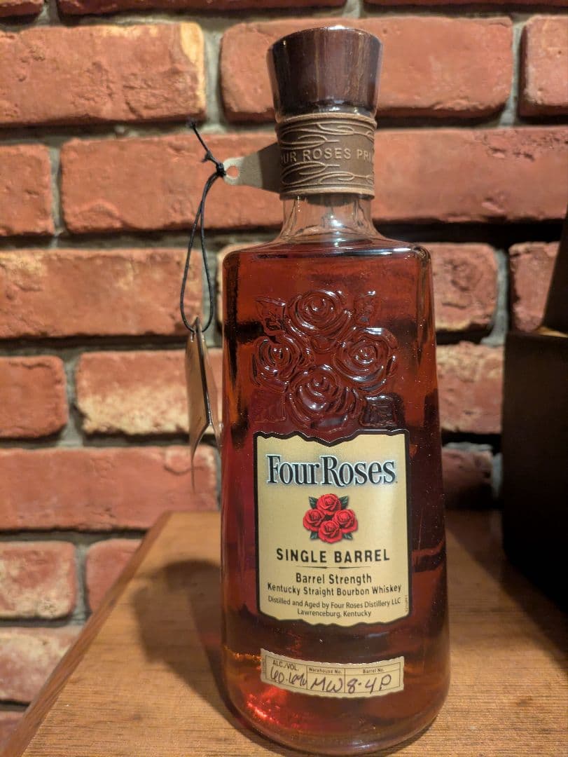 Four Roses バーボンウイスキーとグラスセット