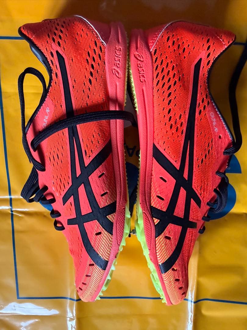 新品タグ付き　ASICS スパイクシューズ レッド　オールウェザー　25.5cm
