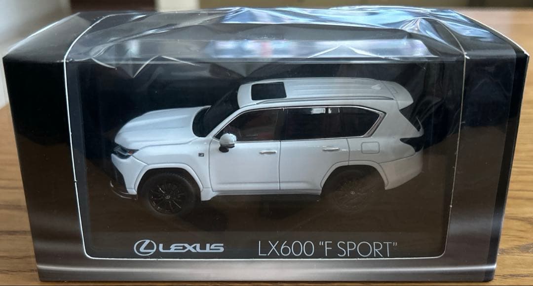 LEXUS LX600\