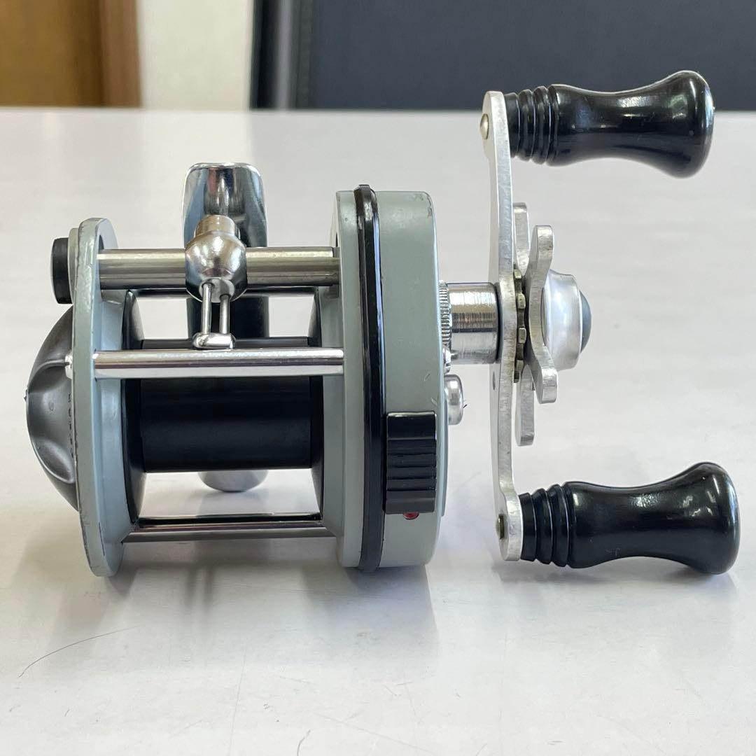リール PFLUEGER SUPREME 511