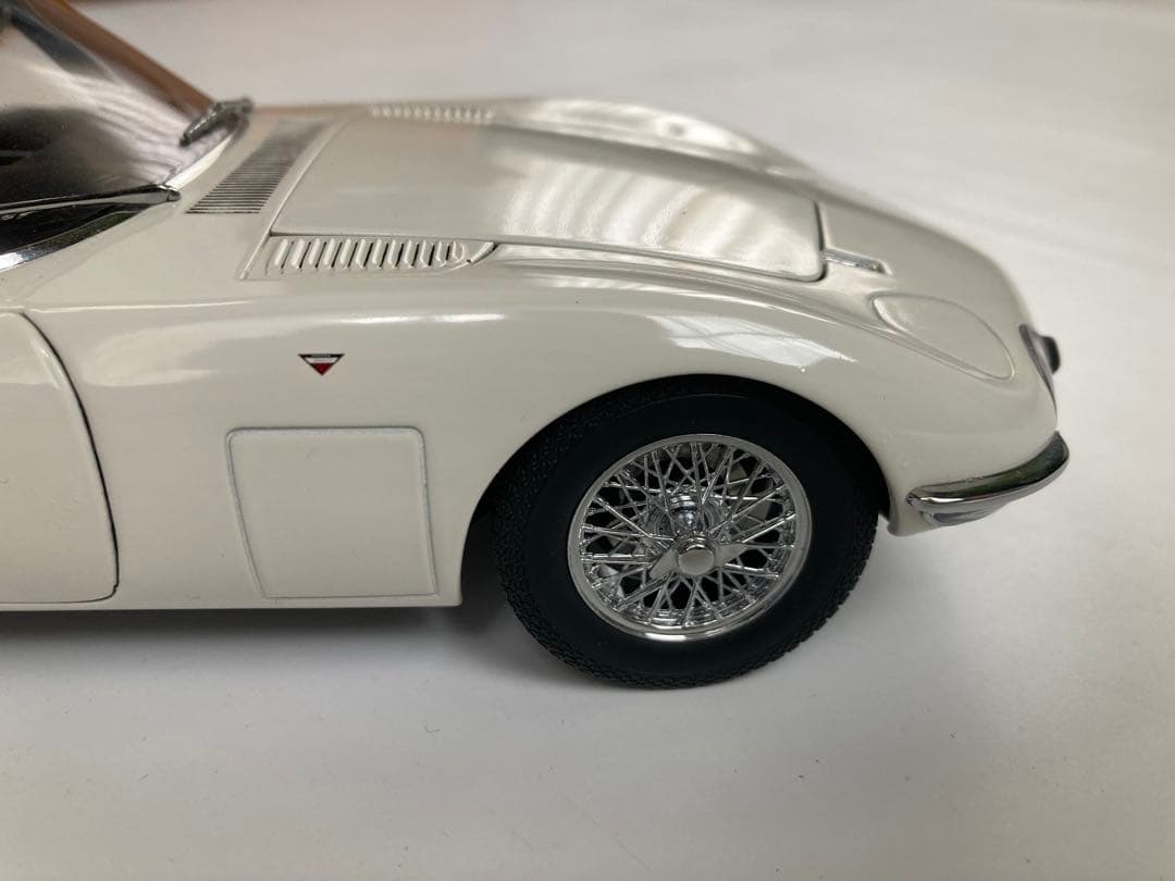AUTOart 映画 「007は二度死ぬ」ボンドカー 1/18トヨタ2000GT