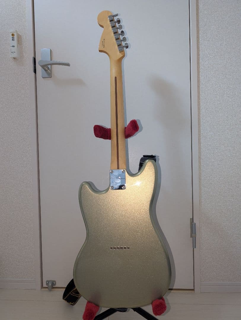 mustang fender mexico 変色したシルバーエレキギター