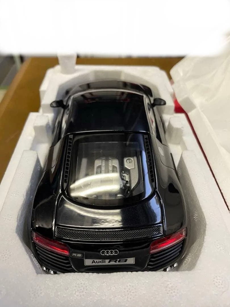 京商　Audi R8