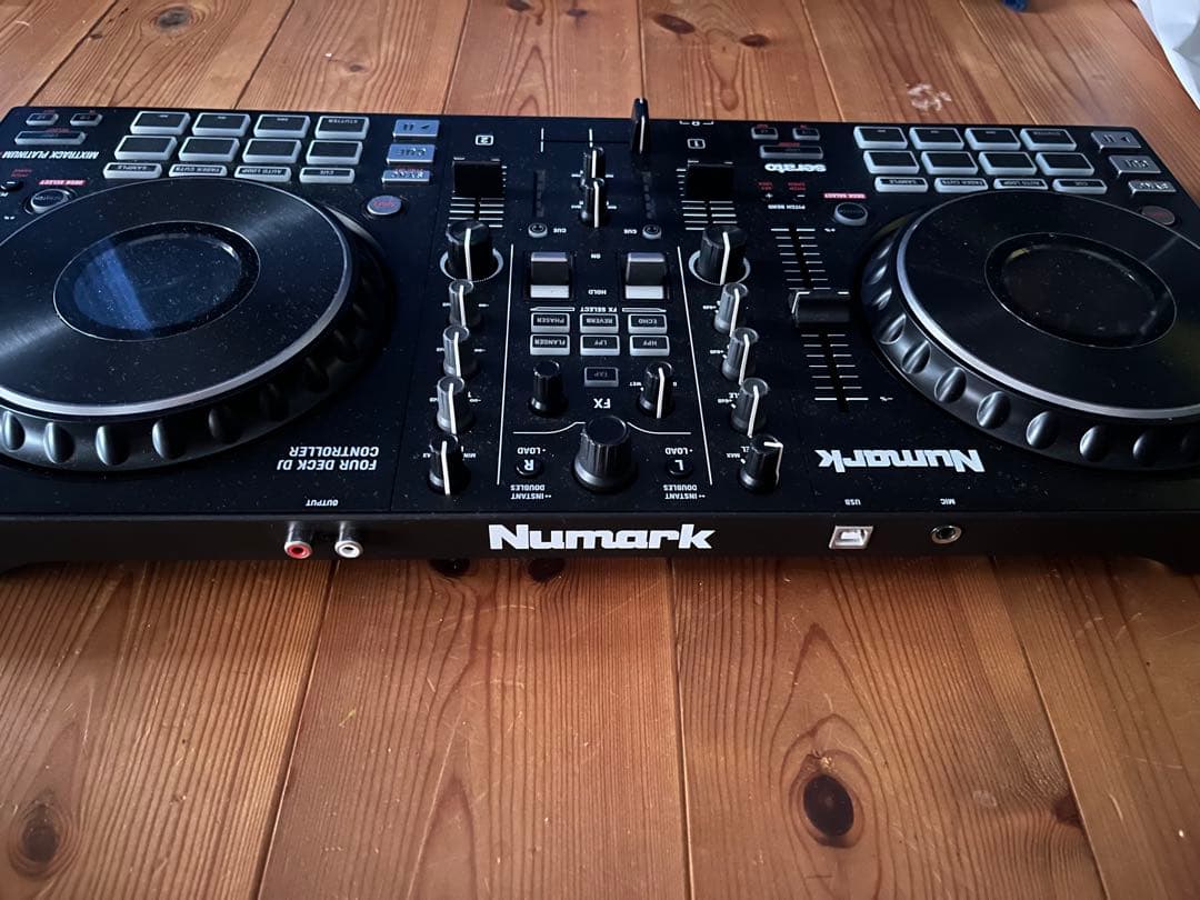 Numark Serato DJコントローラー